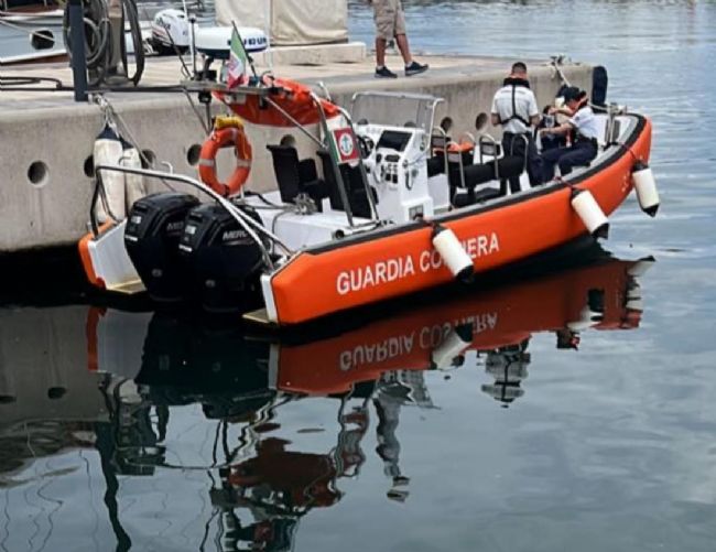 Massa Lubrense - Operazione Mari e Laghi sicuri, barca sotto costa a ...